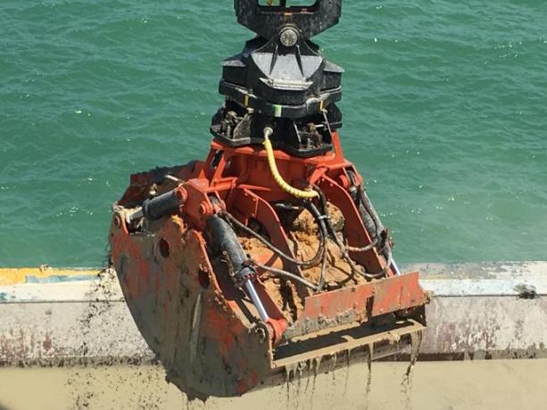 Hydraulic Dredging Digging Clamshell | J&B Grijpers B.V.